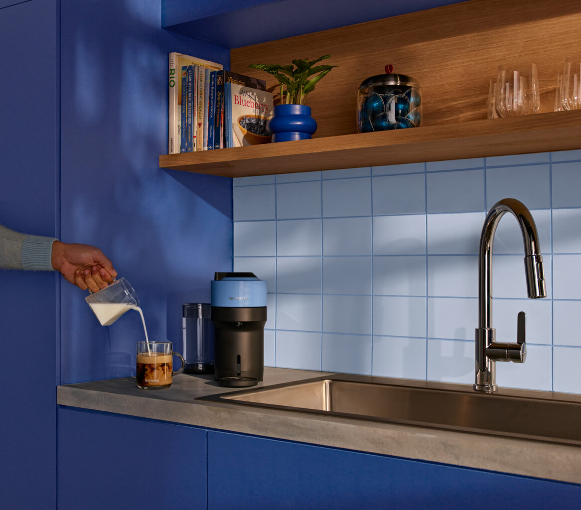 Esta es la nueva máquina de Nespresso con alma colorida - Golf&Spa ...